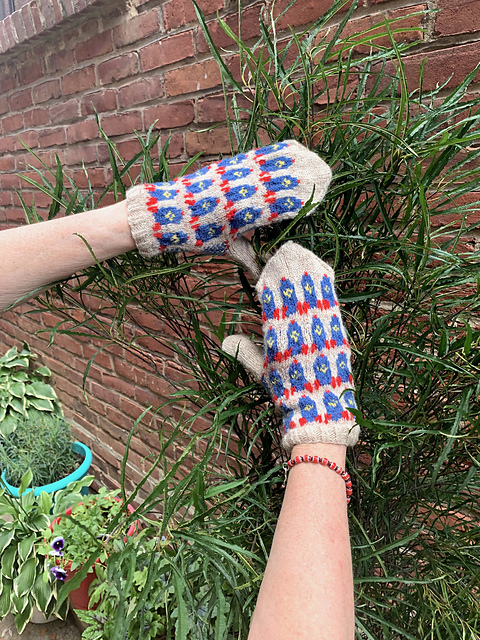 Ravelry: Rocket Ship Mittens pattern by Meredith F. Small