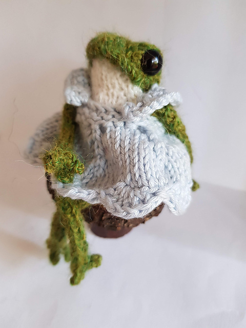 Ravelry: Dress for froggy pattern by Merve Detant