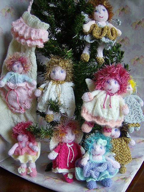 Ravelry: A Host of Angels (Tiny Knitted dolls) pattern by Abigail Orlando