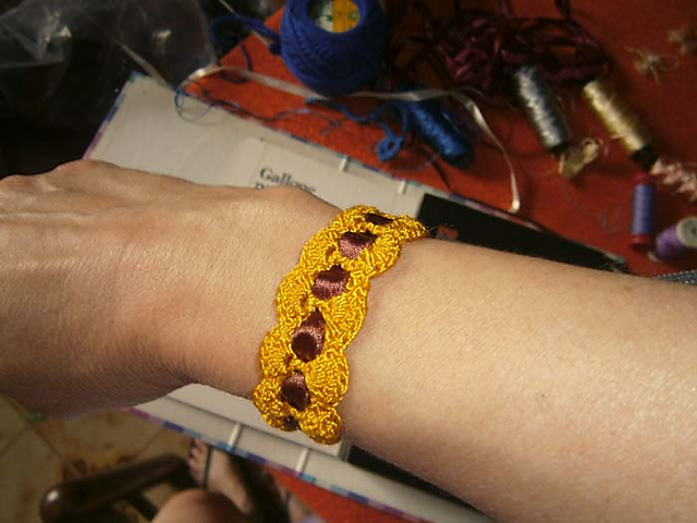 Ravelry: Gold bracelet pattern by Meryweb