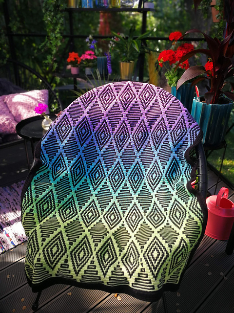 Ravelry: Triangulum pattern by Mette Hesselbjerg