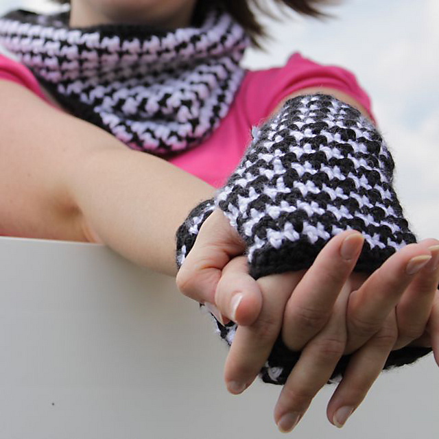 Ravelry: Houndstooth Accessories pattern by Micah York