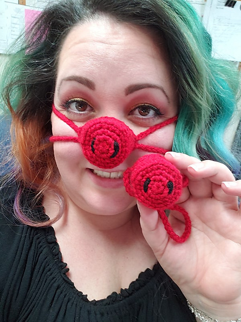 Ravelry: Arkansas Razorback Nose Warmer pattern by Michelle Kimberling