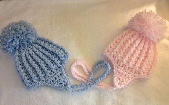 Ravelry: Cosy Pom Pom Hat pattern by michelle stalker