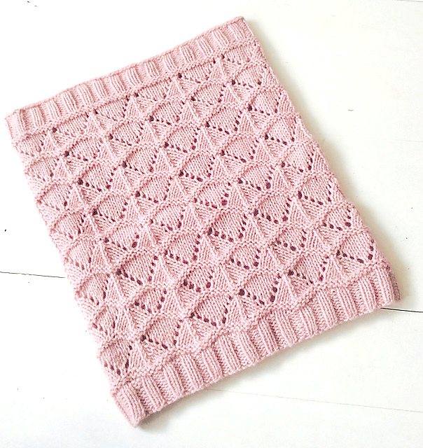 Ravelry: Hattara Cowl pattern by Joanna Ignatius