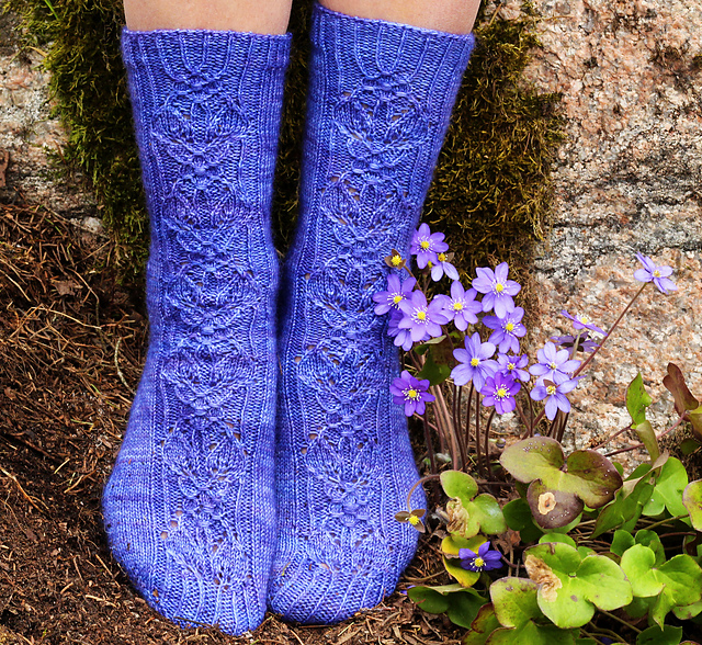 Ravelry: Anemone hepatica pattern by Joanna Ignatius