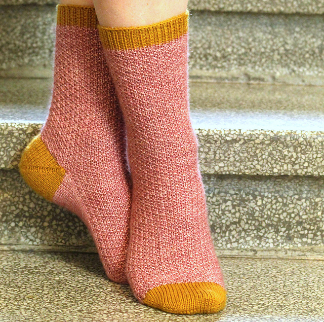 Ravelry: Nira pattern by Joanna Ignatius