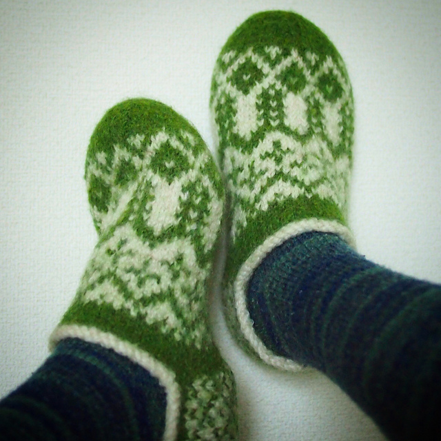 Ravelry: Treskotøffel i tre farger pattern by Arne & Carlos