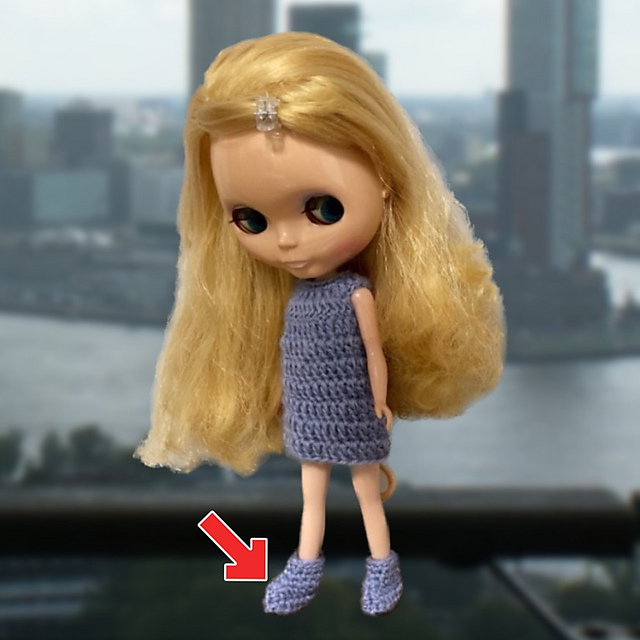 Ravelry: Boots for Blythe and Barbie pattern by Lia Kim