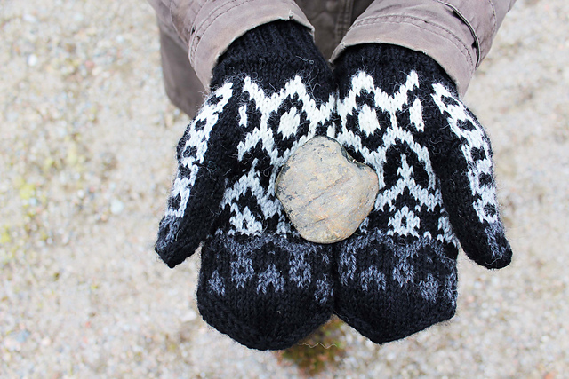 Ravelry: Conifer's Cone Mittens pattern by Milla H.