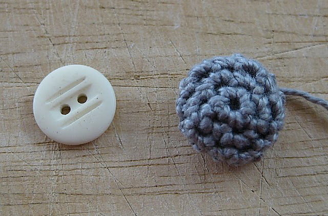 Ravelry: Covered Button pattern by Mimi Alelis