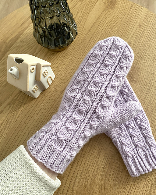 Ravelry: Amalia-valepalmikkolapaset pattern by Mimosa Wallenberg