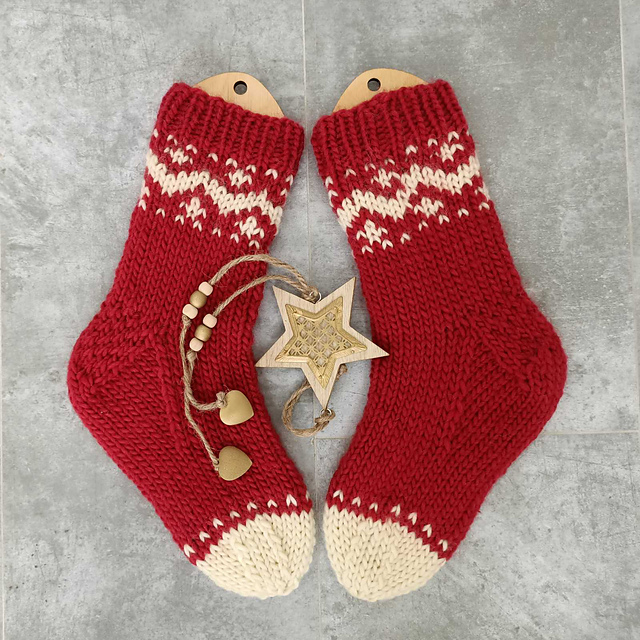 Ravelry: Christmas socks pattern by Natalie Totska