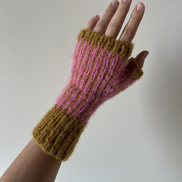 Ravelry: Groove Warmers pattern by Kait (minigru.studios)