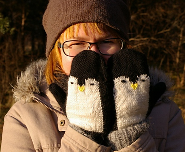 Ravelry: Penguin mittens pattern by Marianne Lind