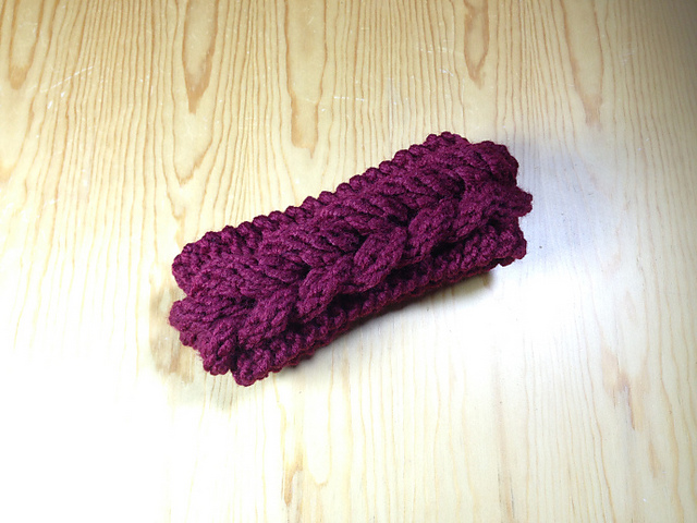 Ravelry: Loom knitted braid headband pattern by Mireia Marcet