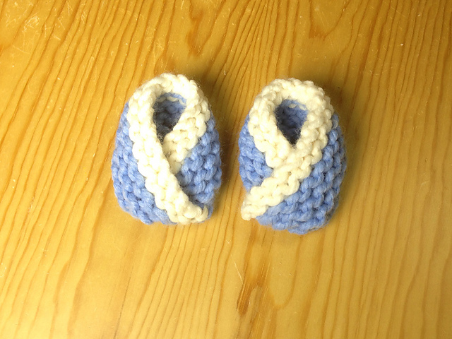 Ravelry: Loom knitted baby kimono shoes pattern by Mireia Marcet