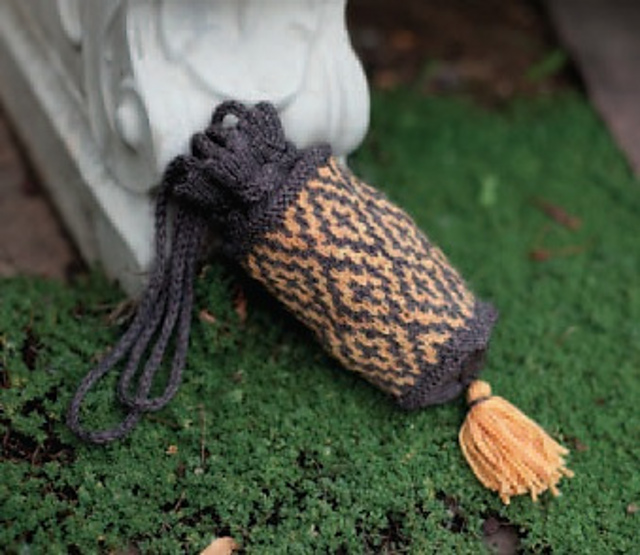 Ravelry: Diamond and Cross Reticule pattern by Kendra Nitta