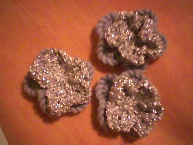 Ravelry: Knitted Flower Brooch pattern by Lauraine's Crafts