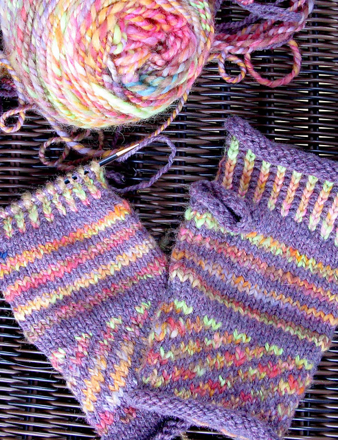 Ravelry: Simple Colorwork Mitts pattern by Annie Modesitt