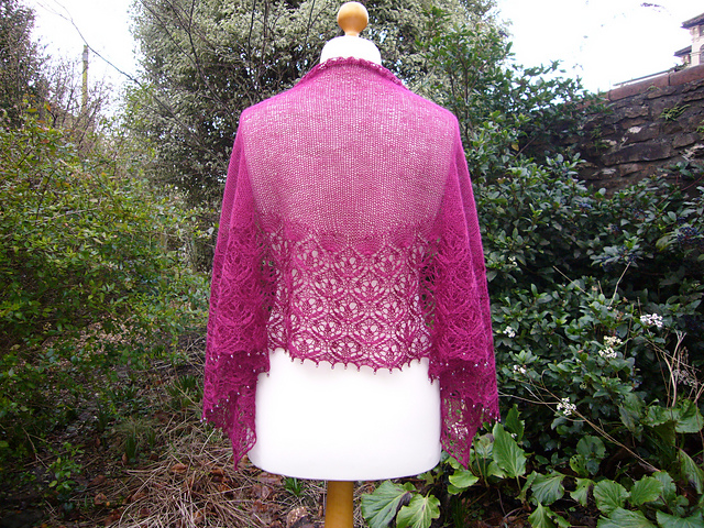 Ravelry: Flower shawl pattern by Helen Kennedy