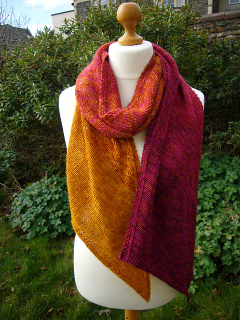 Ravelry: Snuggle Scarf pattern by Helen Kennedy