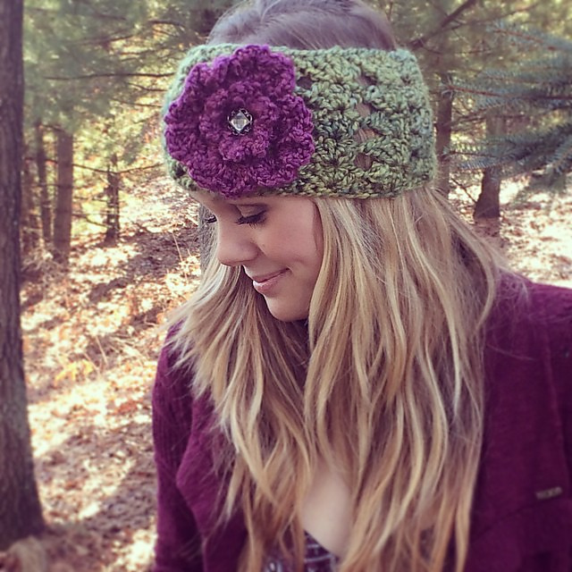 Ravelry: Country Cottage Ear Warmer pattern by Sarah Moss