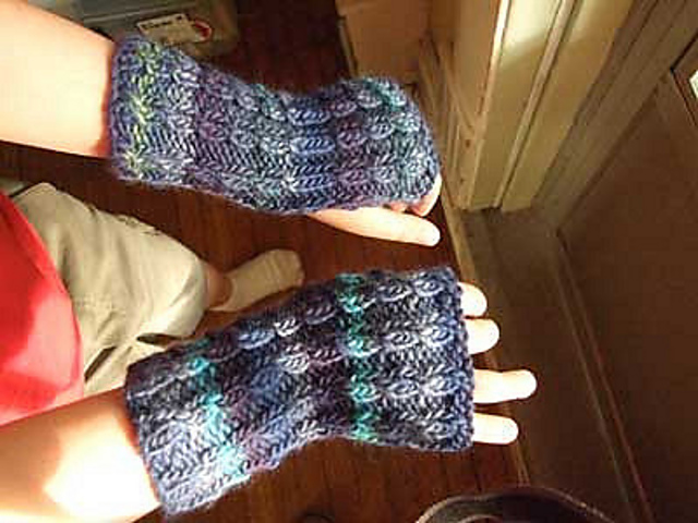 Ravelry: momogus' Momogus Knits Fingerless Gloves