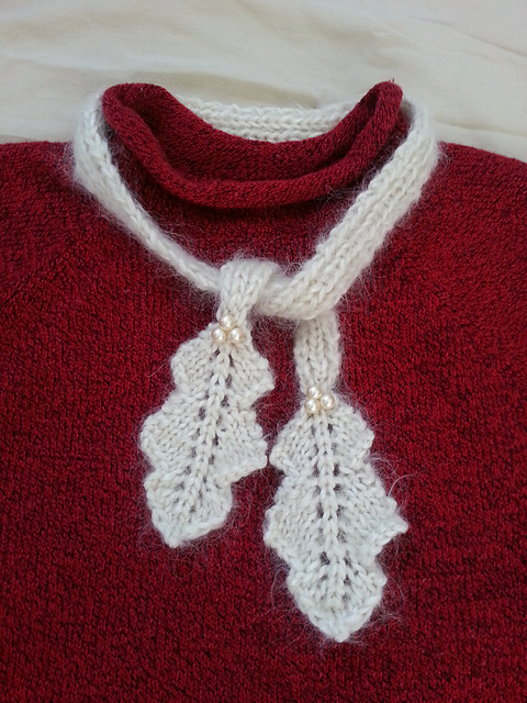 Ravelry: Holly Leaf Scarf Grande pattern by Dianna Repp