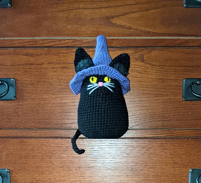 Ravelry: Ily, Witch Cat pattern by Malynda Parker