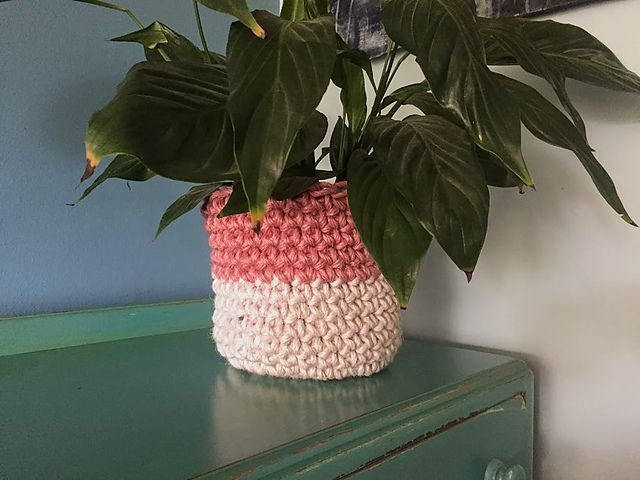 Ravelry: Jute Plant Pot Cosy pattern by Marta Mitchell Designs