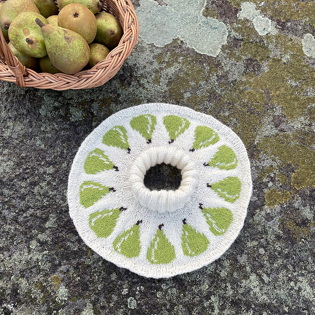 Ravelry: Pirum collar pattern by Madeleine Claesson