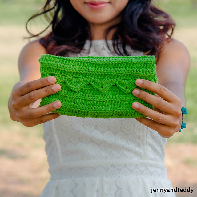 Ravelry: easy clutch pattern by jennyandteddy
