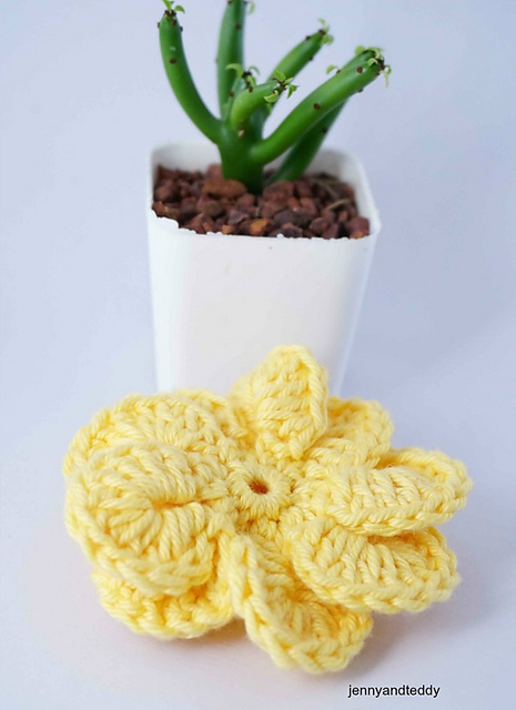 Ravelry: pinwheel flower pattern by jennyandteddy