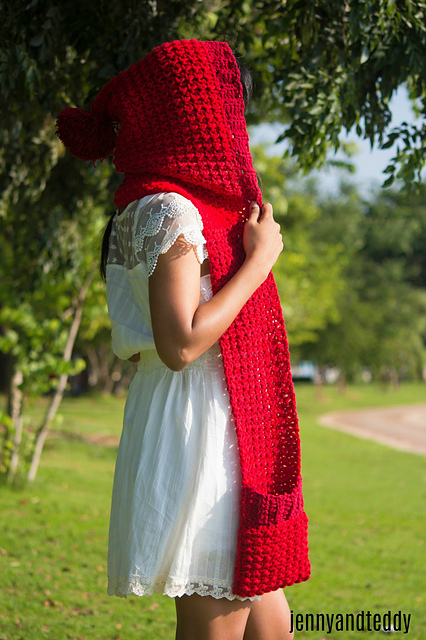 Ravelry: red ridding hood scarf with pocket pattern by jennyandteddy
