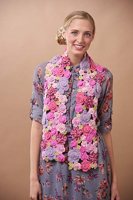Ravelry: Twirly Rose Scarf pattern by Suzann Thompson