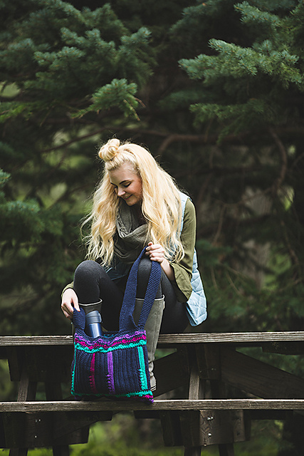 Ravelry: Bobbled Knot Bag pattern by Lynn Wasylkevych
