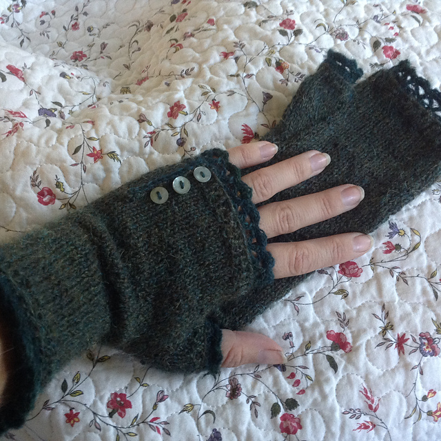 Ravelry: Mumari's halvvantar pattern by Marie Bernström