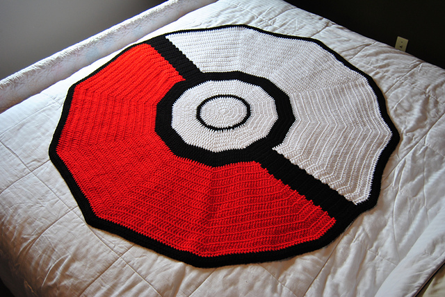 Ravelry: Pokeball Blanket pattern by Lisa Vanilla