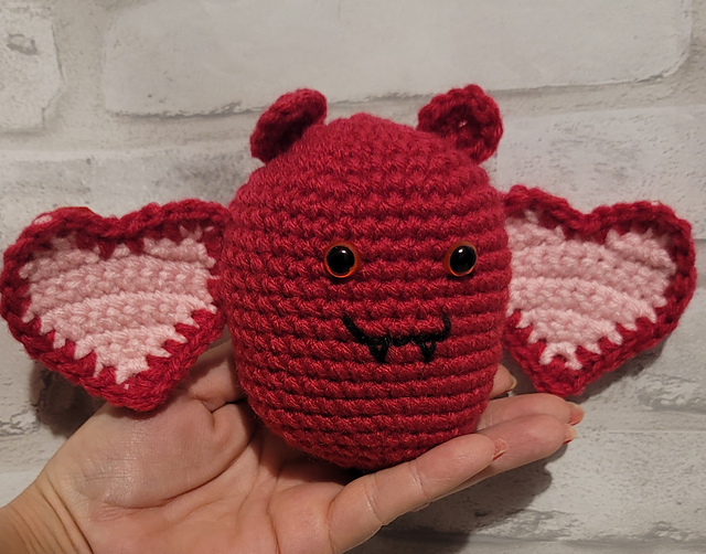 Ravelry: Valentine Bat Amigurumi pattern by Lisa Ferrel
