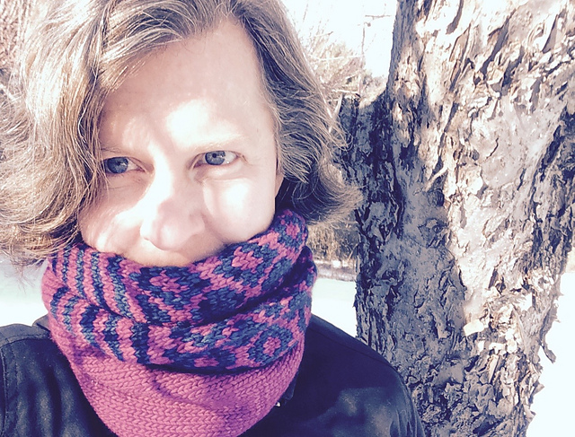 Ravelry: Diciembre Cowl pattern by Leslie Roth