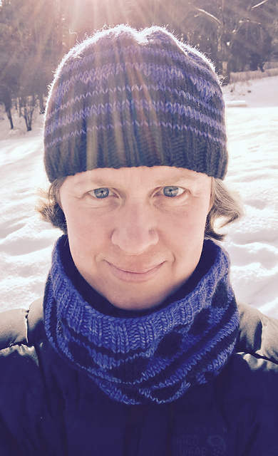 Ravelry: Formas Cowl & Hat pattern by Leslie Roth