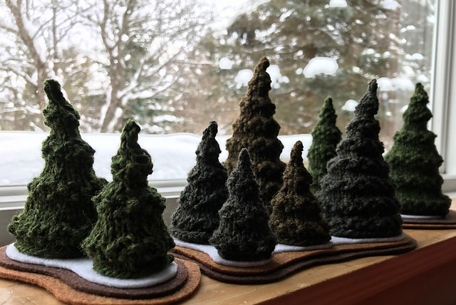 Ravelry: Wee, Little Trees pattern by Leslie Roth