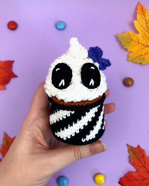 Ravelry: Skeleton cupcake pattern by Charlotte Perution