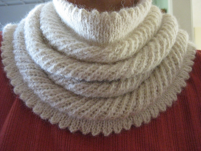 Ravelry: myrnacapurna's Willow Cowl