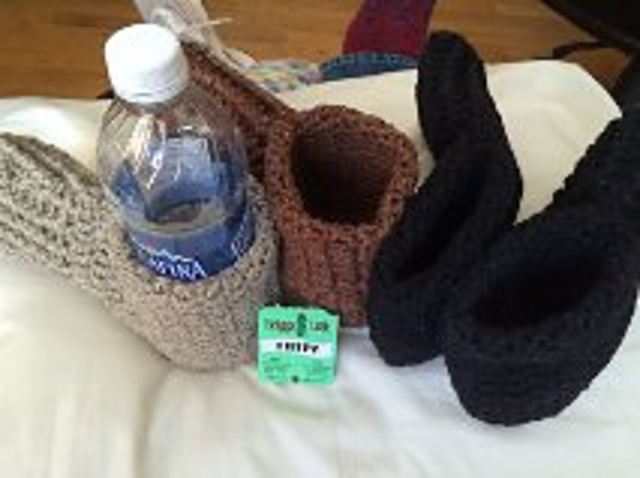 Ravelry: Beverage (Beer) Mitt pattern by Nancy Adams