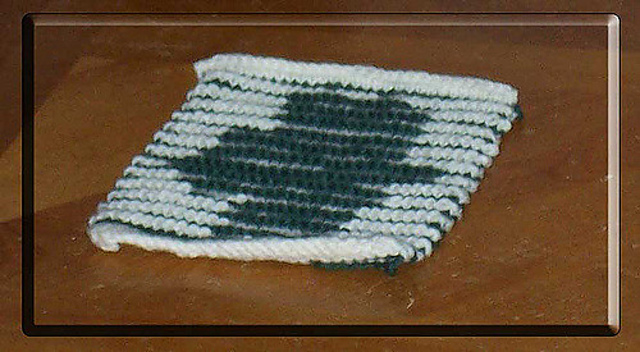 Ravelry: Maple leaf illusion chart pattern by Dawn Prickett