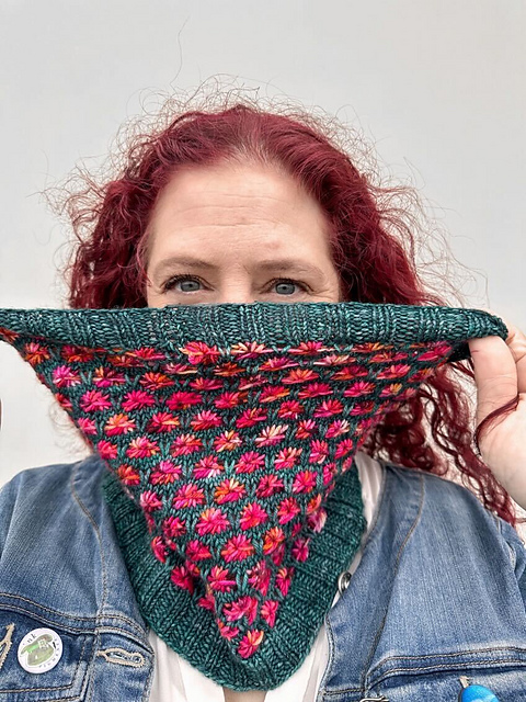 Ravelry: Field of Flowers Cowl pattern by Julee O'Maelmacasa