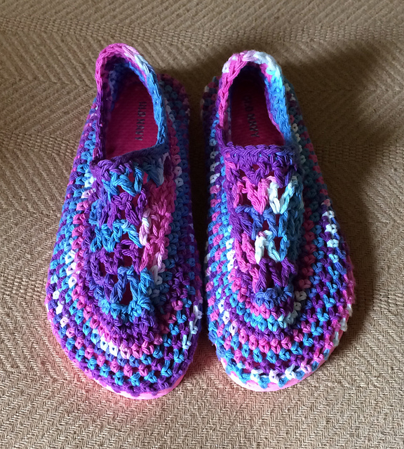 Ravelry: nanapatlee's Lightweight Slippers with Flip Flop Soles-R1
