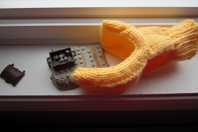 Ravelry: nannapei's lego mitts